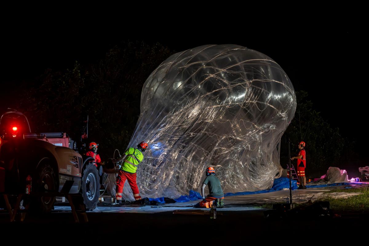 Succès pour le premier vol d'essai du ballon manoeuvrant BalMan | CNES